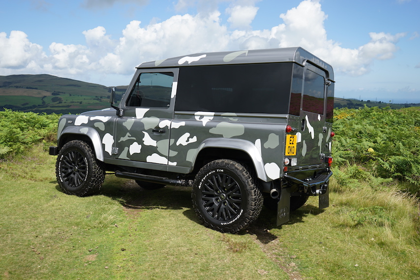 Land Rover Defender 90 Td5 Camo Edition (E2 OKO) - Williams Classics