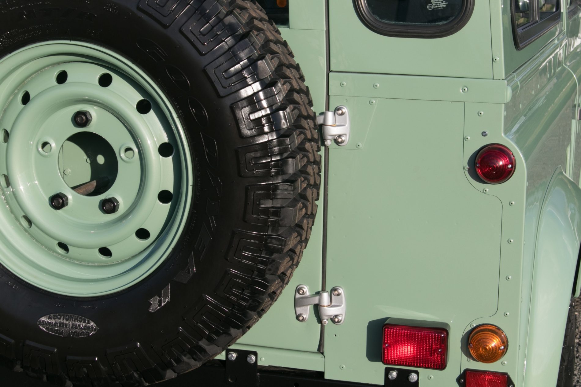 Land Rover Defender 90 Heritage Edition - Williams Classics