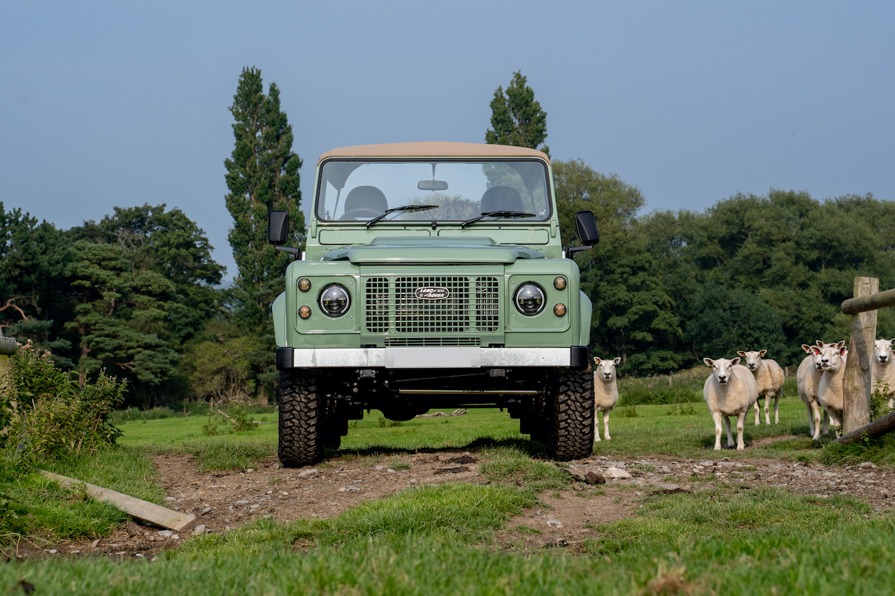 Land Rover Defender 90 Heritage Edition 300 Tdi Automatic - Williams ...