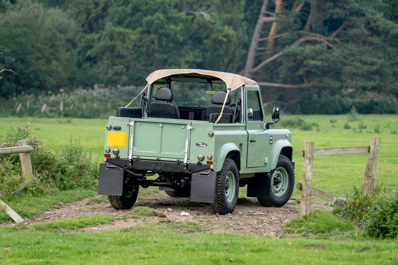 Land Rover Defender 90 Heritage Edition 300 Tdi Automatic - Williams ...
