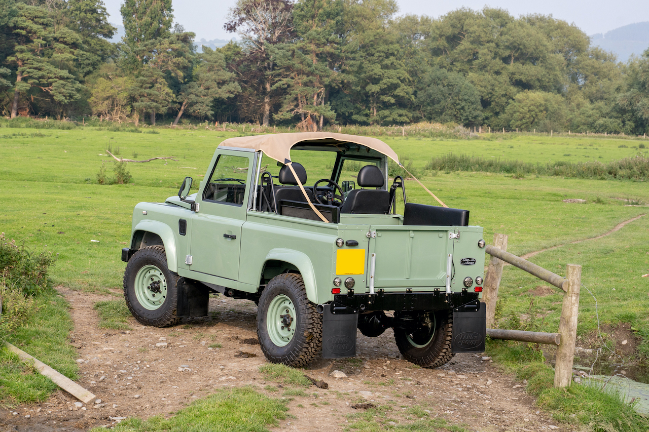 Land Rover Defender 90 Heritage Edition 300 Tdi Automatic - Williams ...