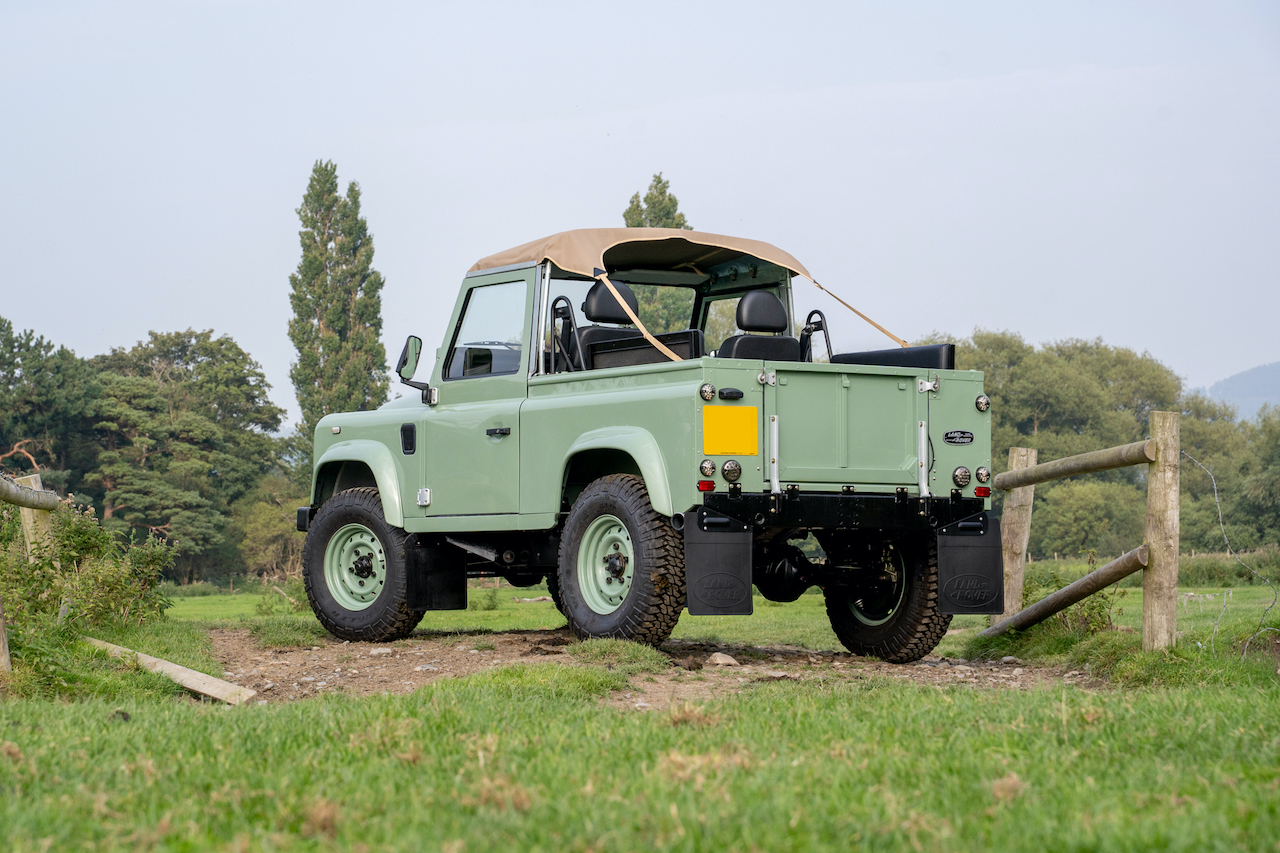 Land Rover Defender 90 Heritage Edition 300 Tdi Automatic - Williams ...