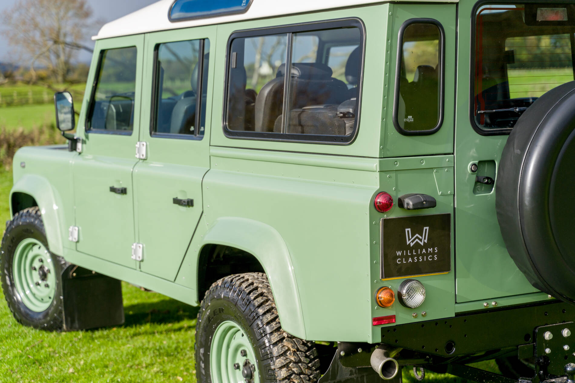 Land Rover Defender 110 Station Wagon Heritage Edition (DK63 XYB ...