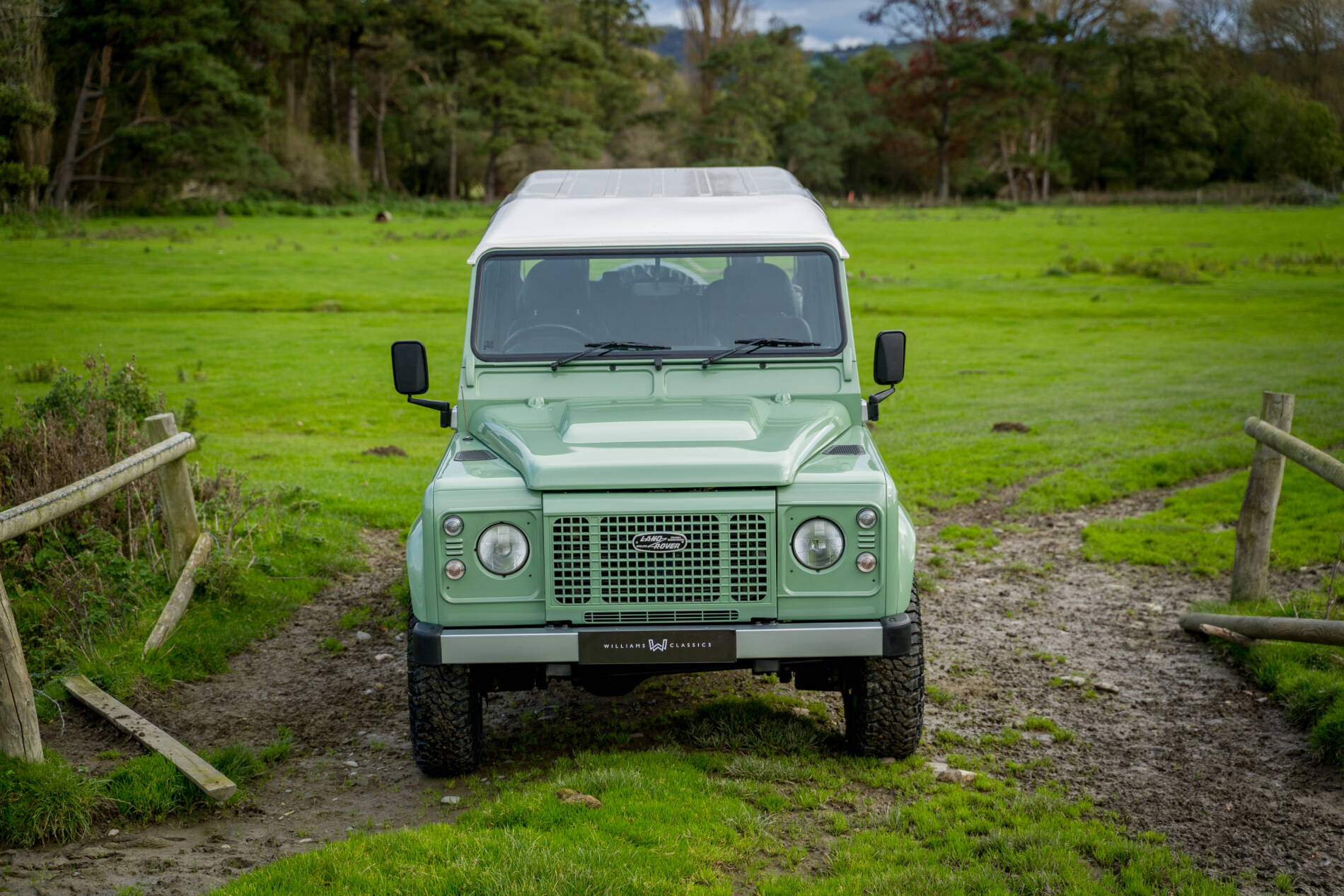 Land Rover Defender 110 Station Wagon Heritage Edition (DK63 XYB ...