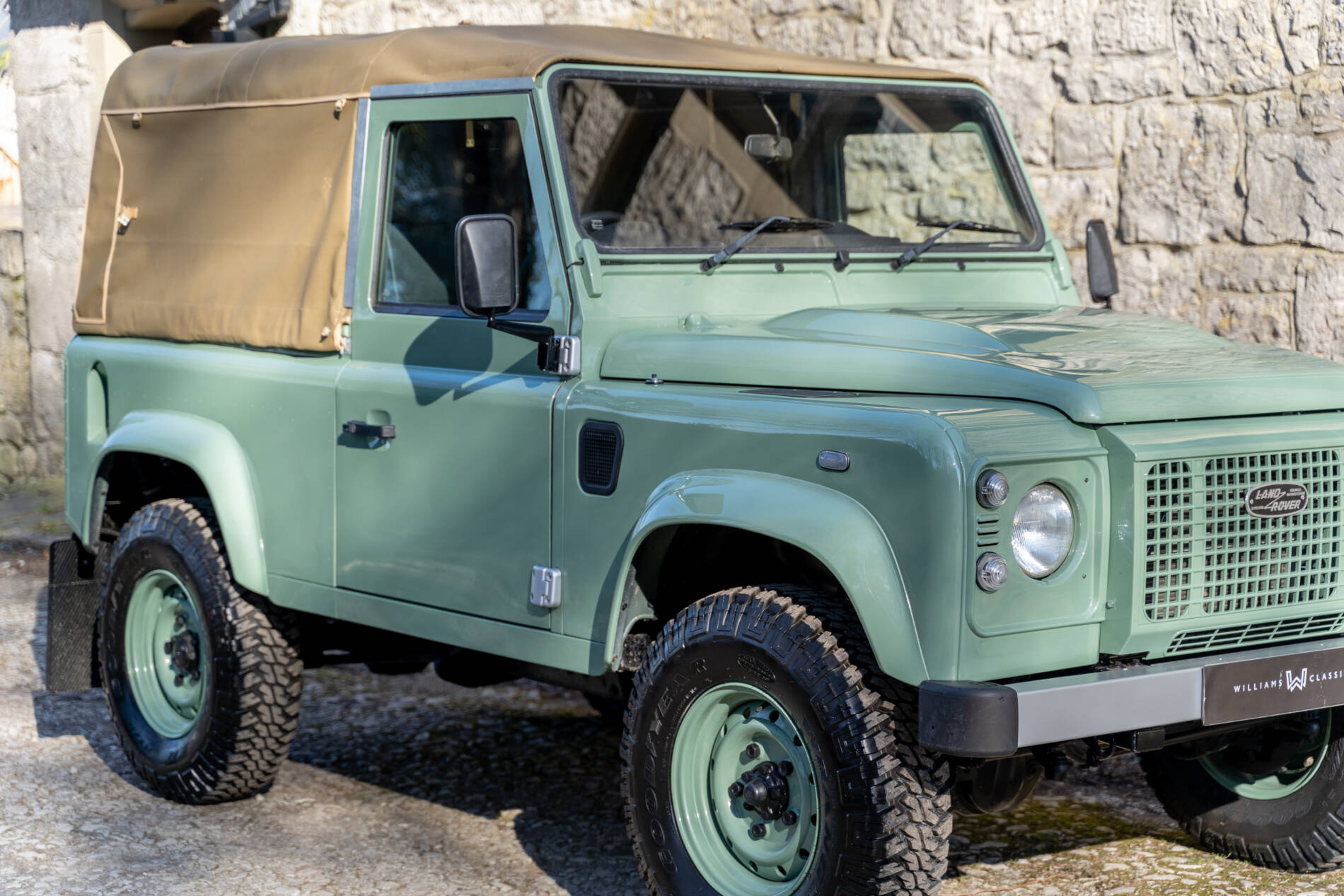 Land Rover Defender 90 Heritage Edition Soft Top (CX59 ZLN) - Williams ...