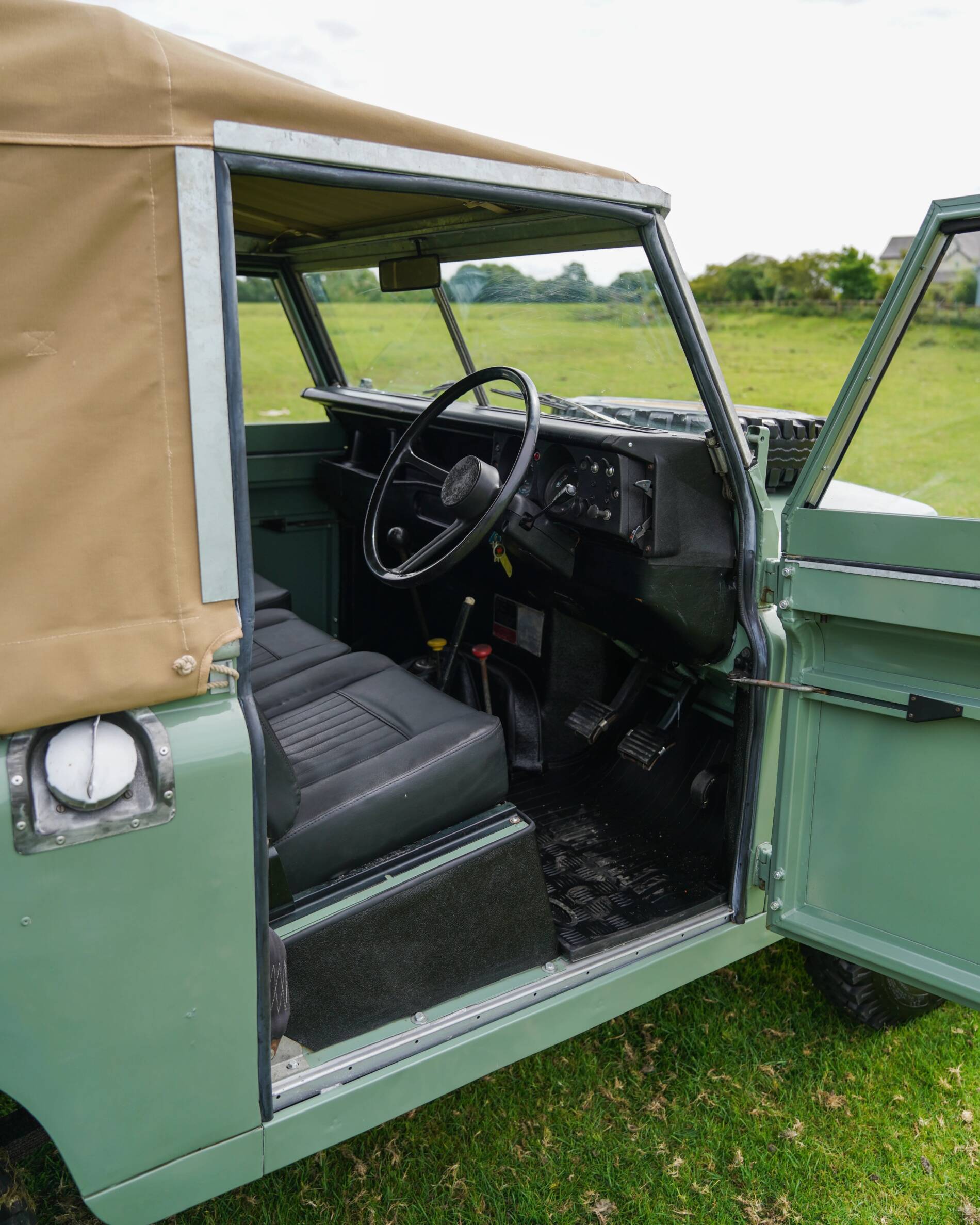 Land Rover Series 3 88" Soft Top Pastel Green Restoration 1972 (XWV355K ...