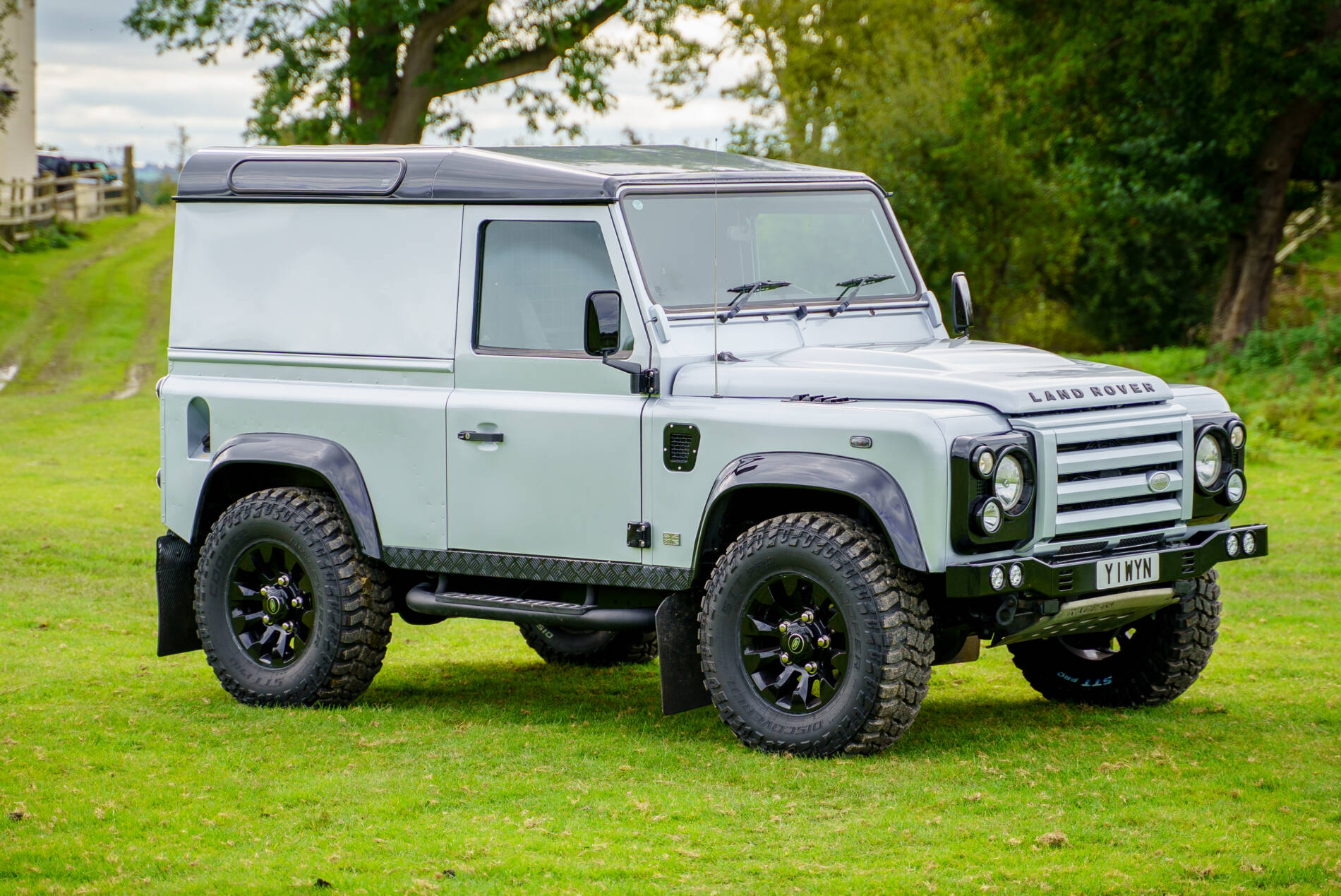 Land Rover Defender 90 X Tech Edition Only 54,000 Miles (Y1 WYN ...