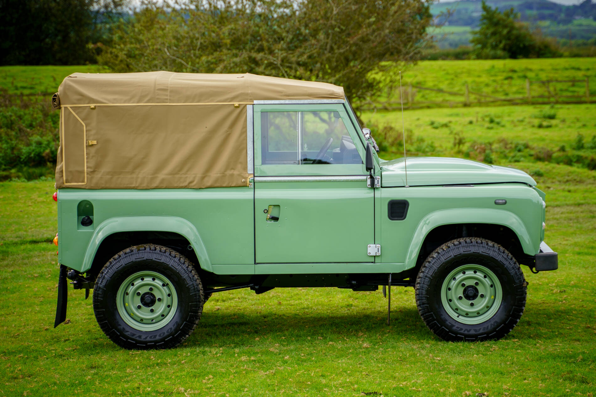 Land Rover Defender 90 Heritage Edition Soft Top - Williams Classics