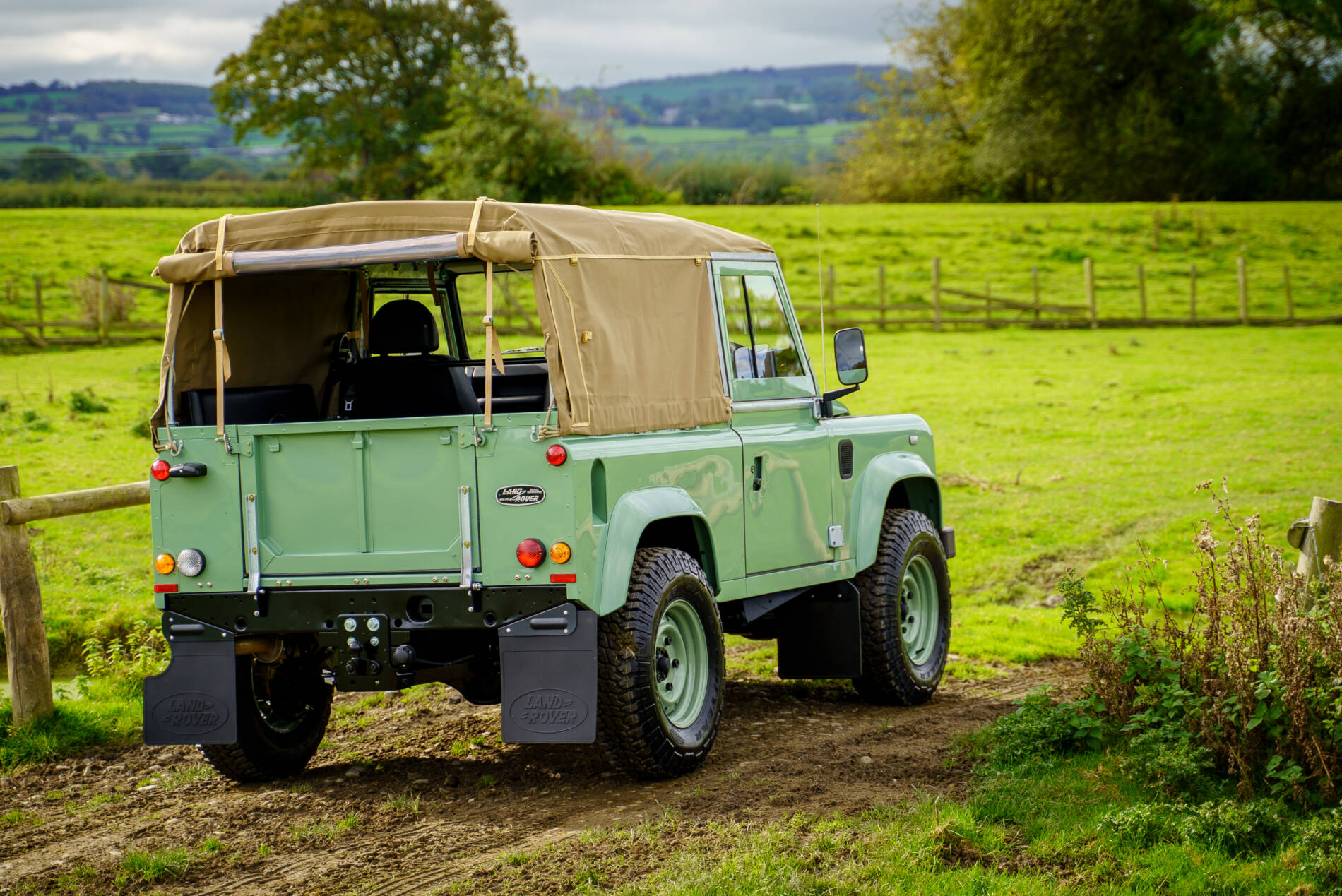 Land Rover Defender 90 Heritage Edition Soft Top - Williams Classics
