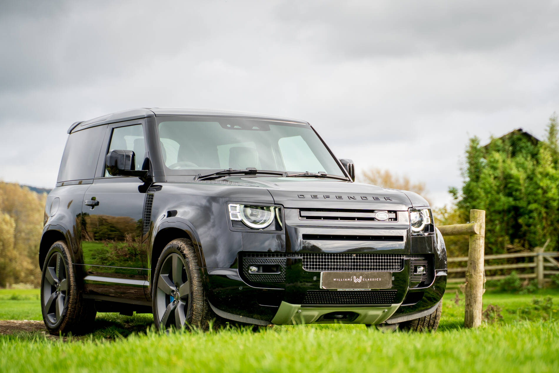 Land Rover Defender 90 5.0 V8 Auto Santorini Black P525 2021 71 ONLY ...