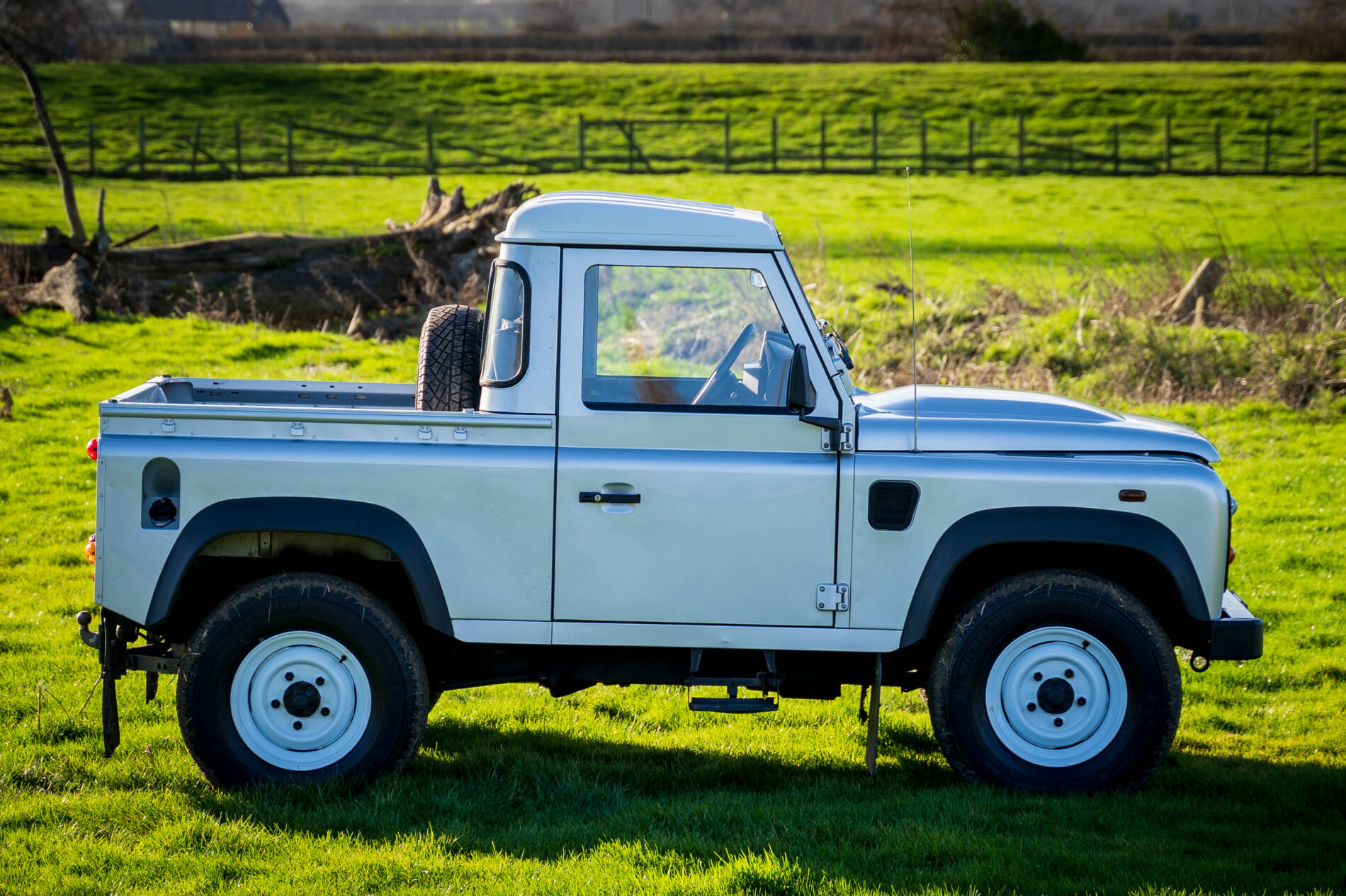 Land Rover Defender 90 Pick Up 1 Owner & 29,000 Miles (CP61 RXZ ...