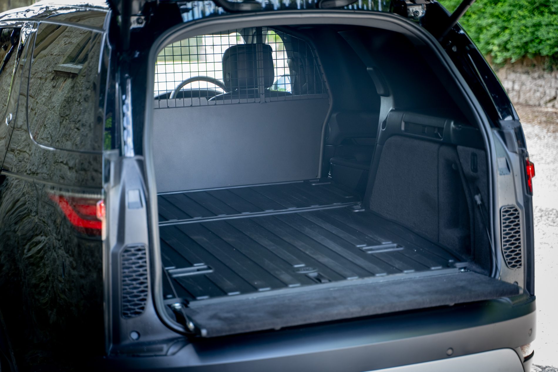 Land Rover Discovery 5 3.0 D300 SE Commercial Auto (YO21 VRW ...