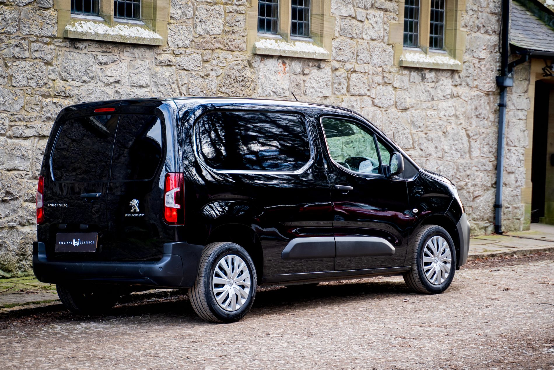 Peugeot Partner 1000 1.6 BlueHDi 100 Professional Van Only 15,000 Miles ...