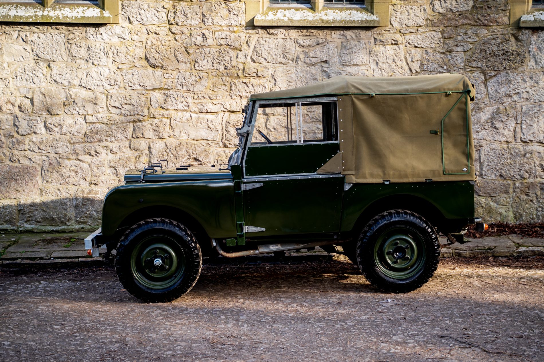 Land Rover Series 1 80" Lights Through the Grille Restoration 1950 (GAV ...