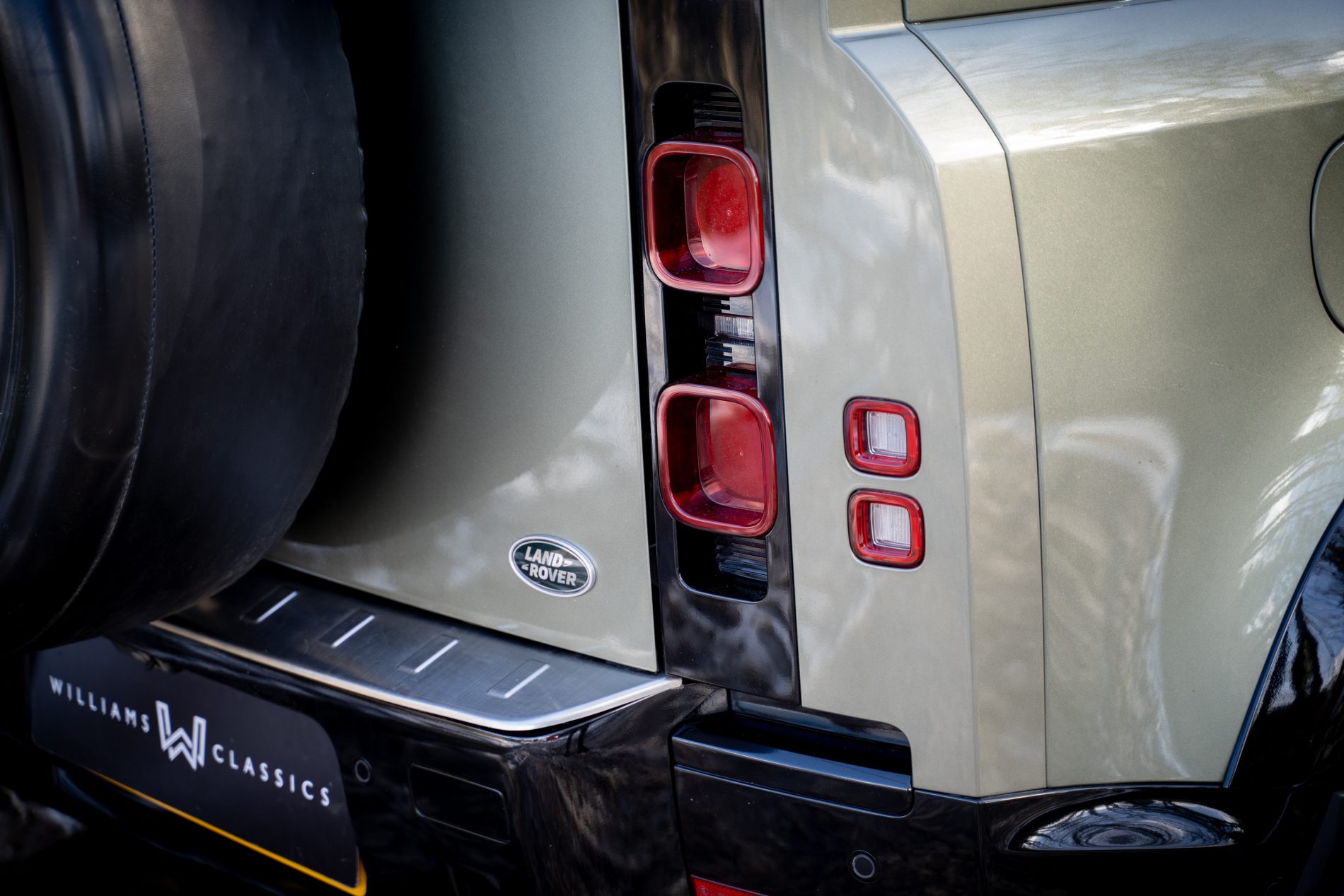 Land Rover Defender 90 3.0 D200 Hard Top Auto Commercial 3 Seater (111 ...