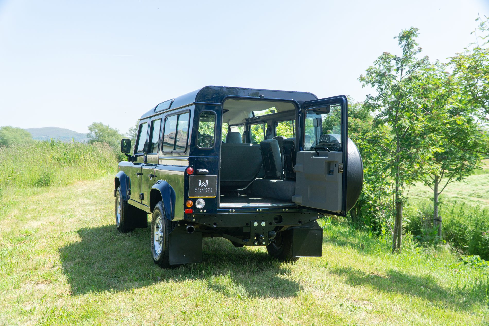 Land Rover Defender 110 Td5 County Station Wagon 9 Seater (EY02 LHU ...