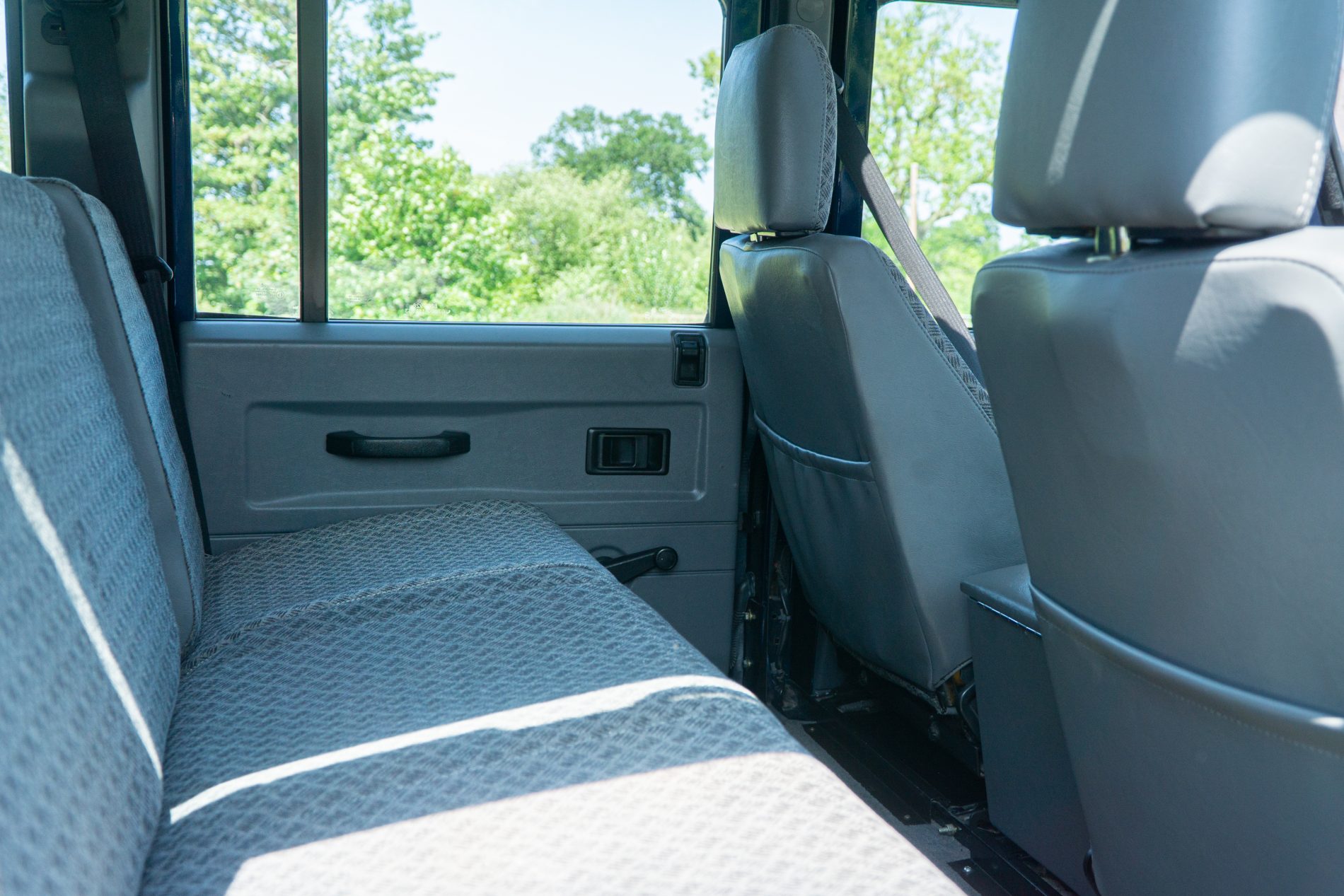 Land Rover Defender 110 Td5 County Station Wagon 9 Seater (EY02 LHU ...