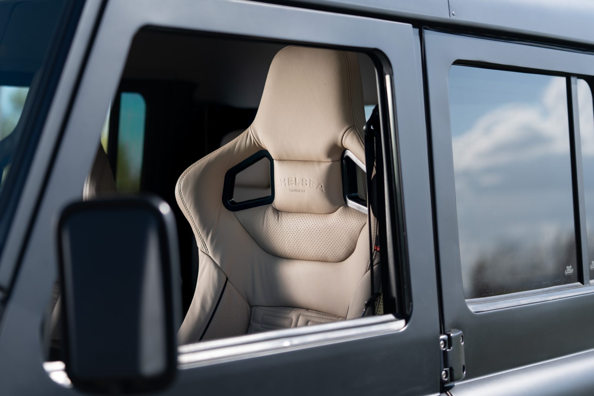 Land Rover Defender One Off 6x6 Defender Khan & Williams Classics ...