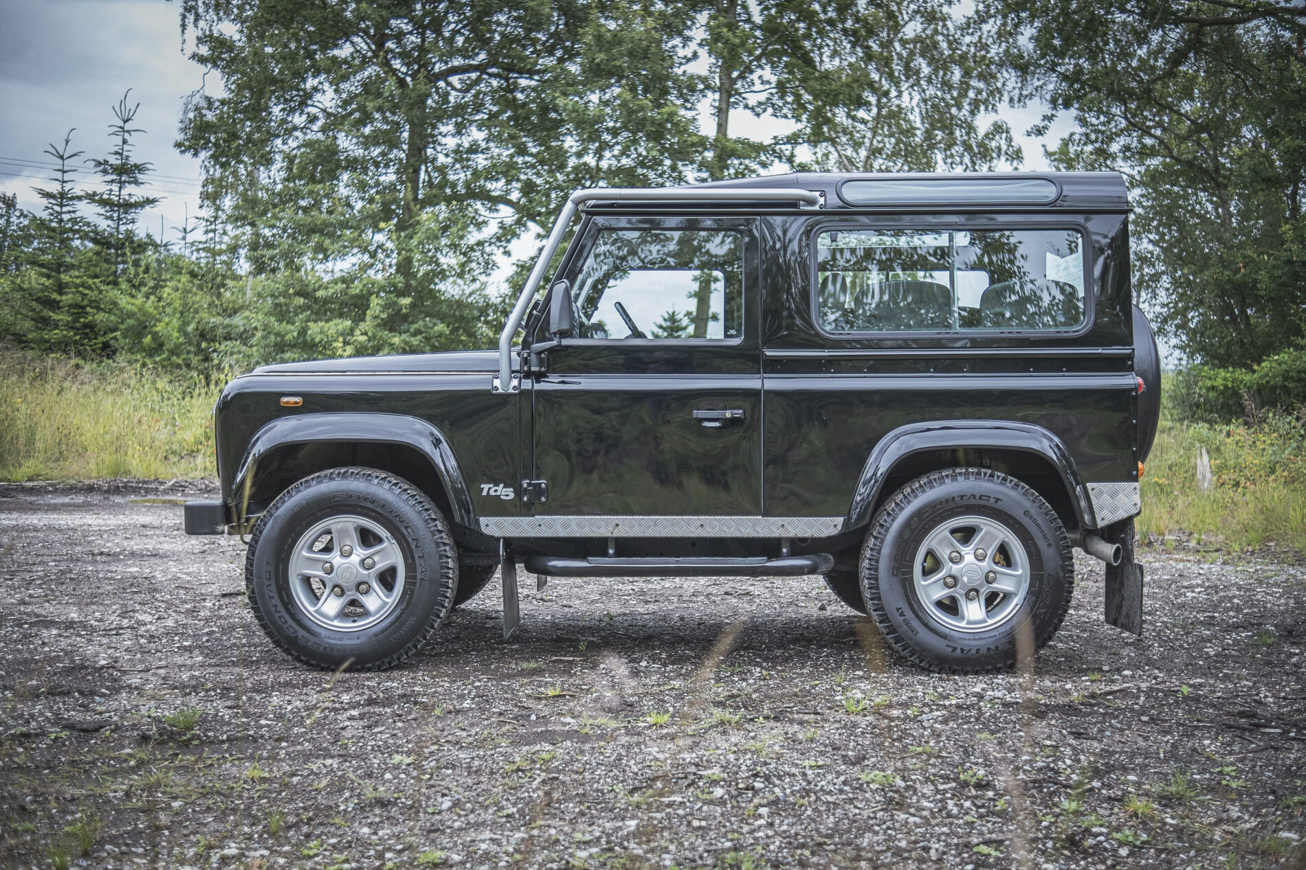 Land Rover Defender 90 XS Station Wagon Td5 BLACK' LIMITED EDITION 1 OF ...