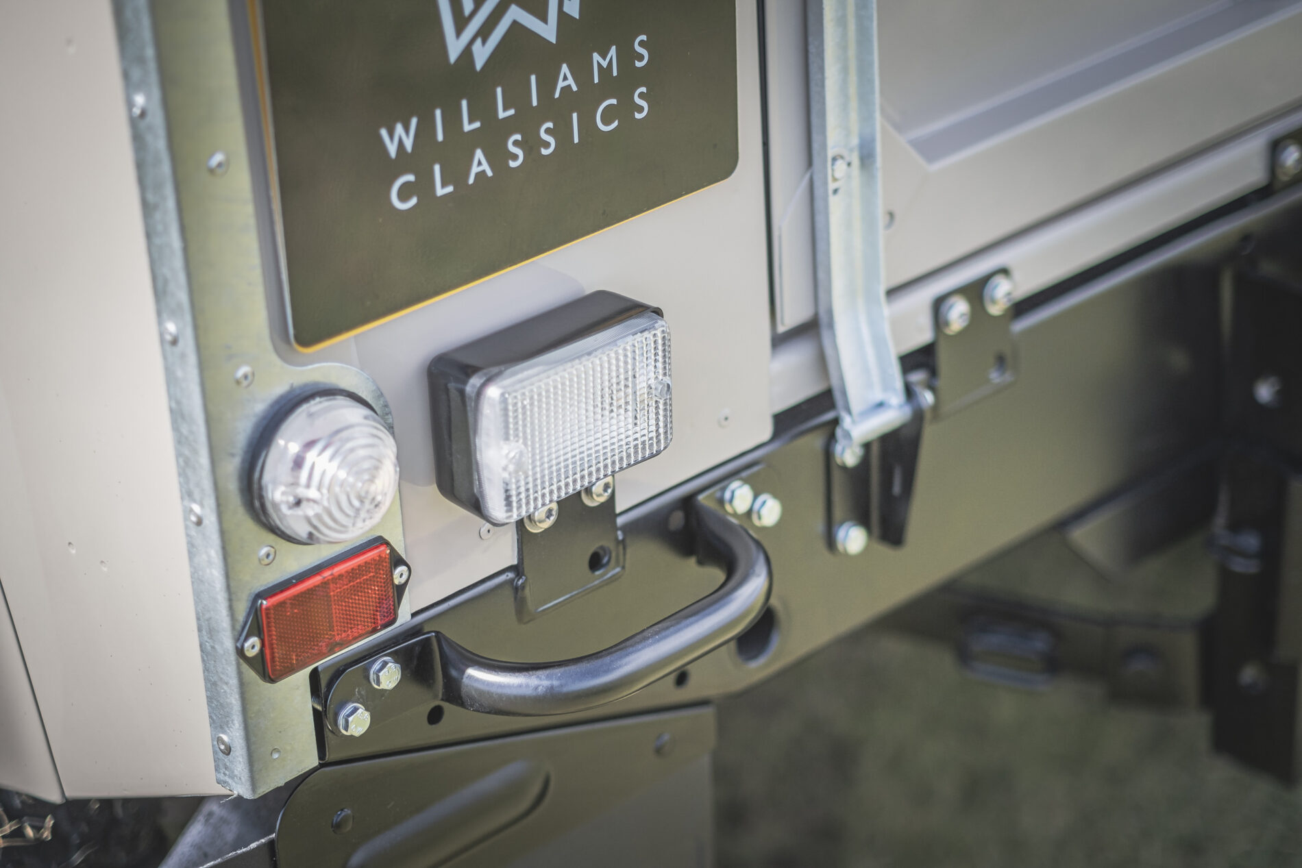 Land Rover Defender 90 200 Tdi Nut & Bolt Restoration Galvanised ...