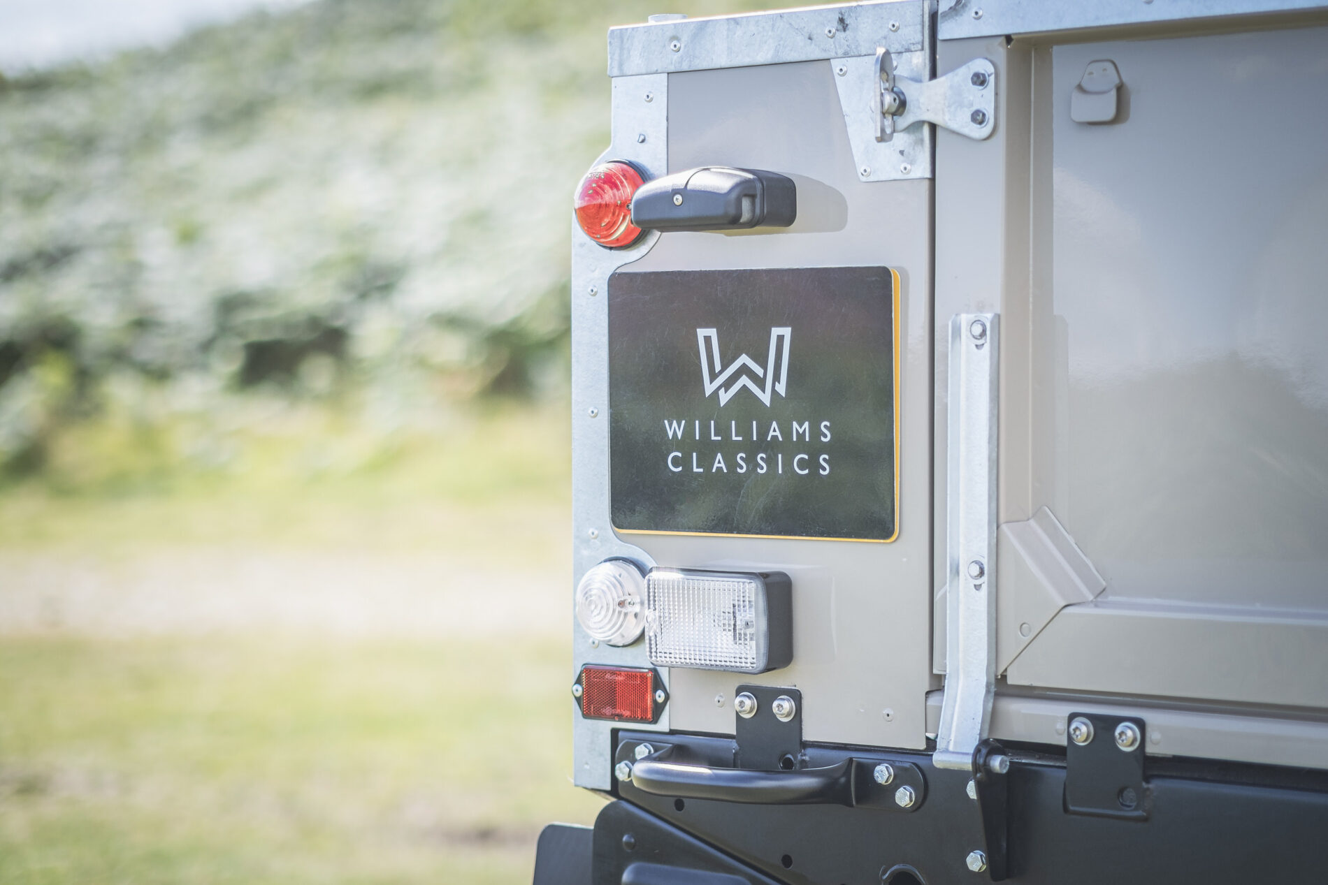 Land Rover Defender 90 200 Tdi Nut & Bolt Restoration Galvanised ...