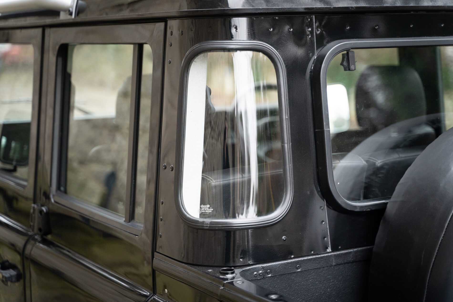 Land Rover Defender 110 XS Double Cab Td5 BLACK' LIMITED EDITION 1 OF ...