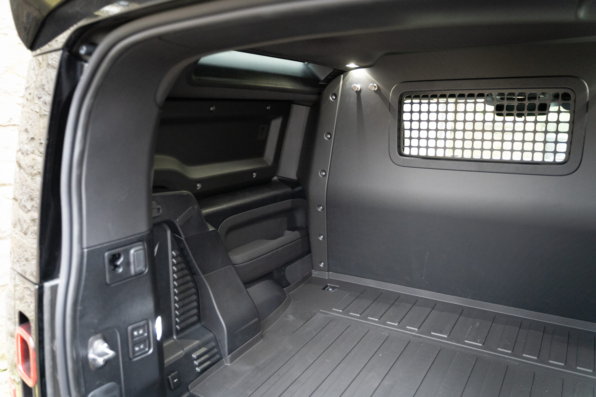 2024 Land Rover Defender 90 3.0 D350 X-Dynamic HSE Hard Top Auto ...