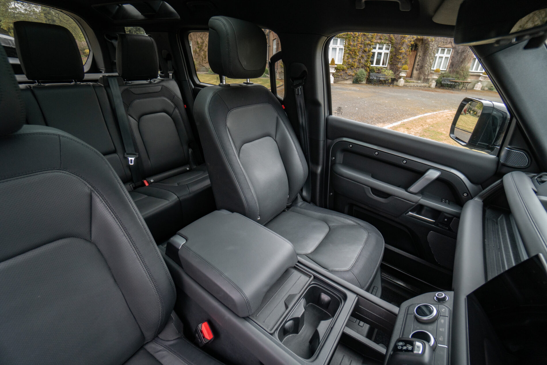 Land Rover Defender 110 3.0 D300 MHEV X-Dynamic HSE Only 1 Owner ...