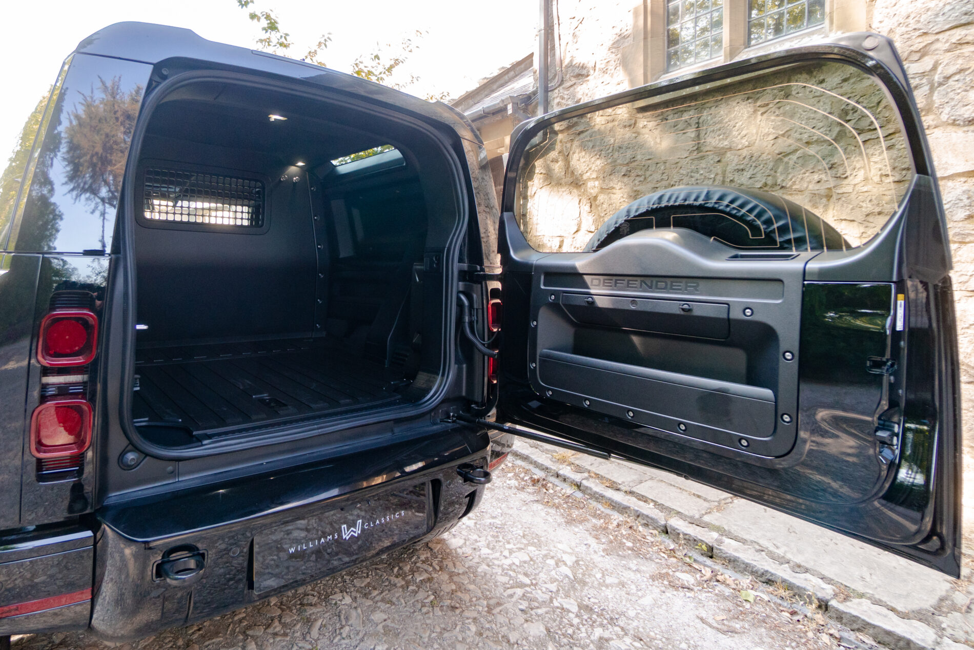 2025 Land Rover Defender 90 3.0 D350 X-Dynamic HSE Hard Top Auto ...